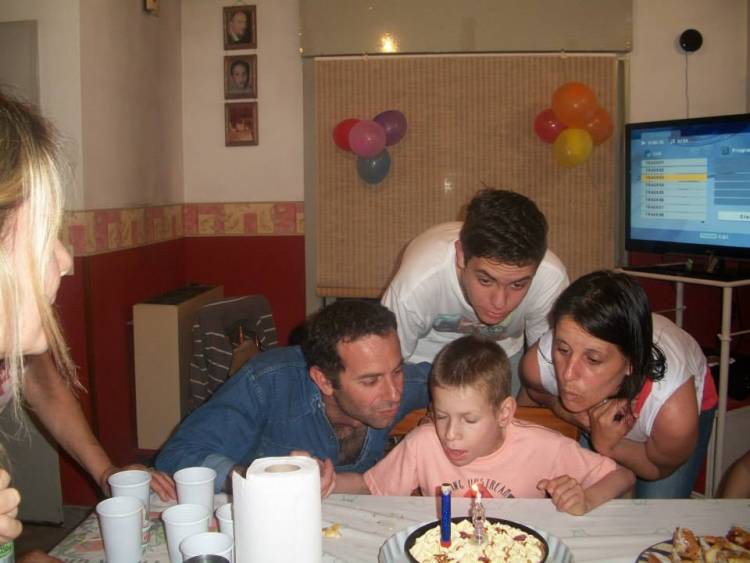 La familia de Valentín Domínguez perdió todo en su vivienda tras un ...